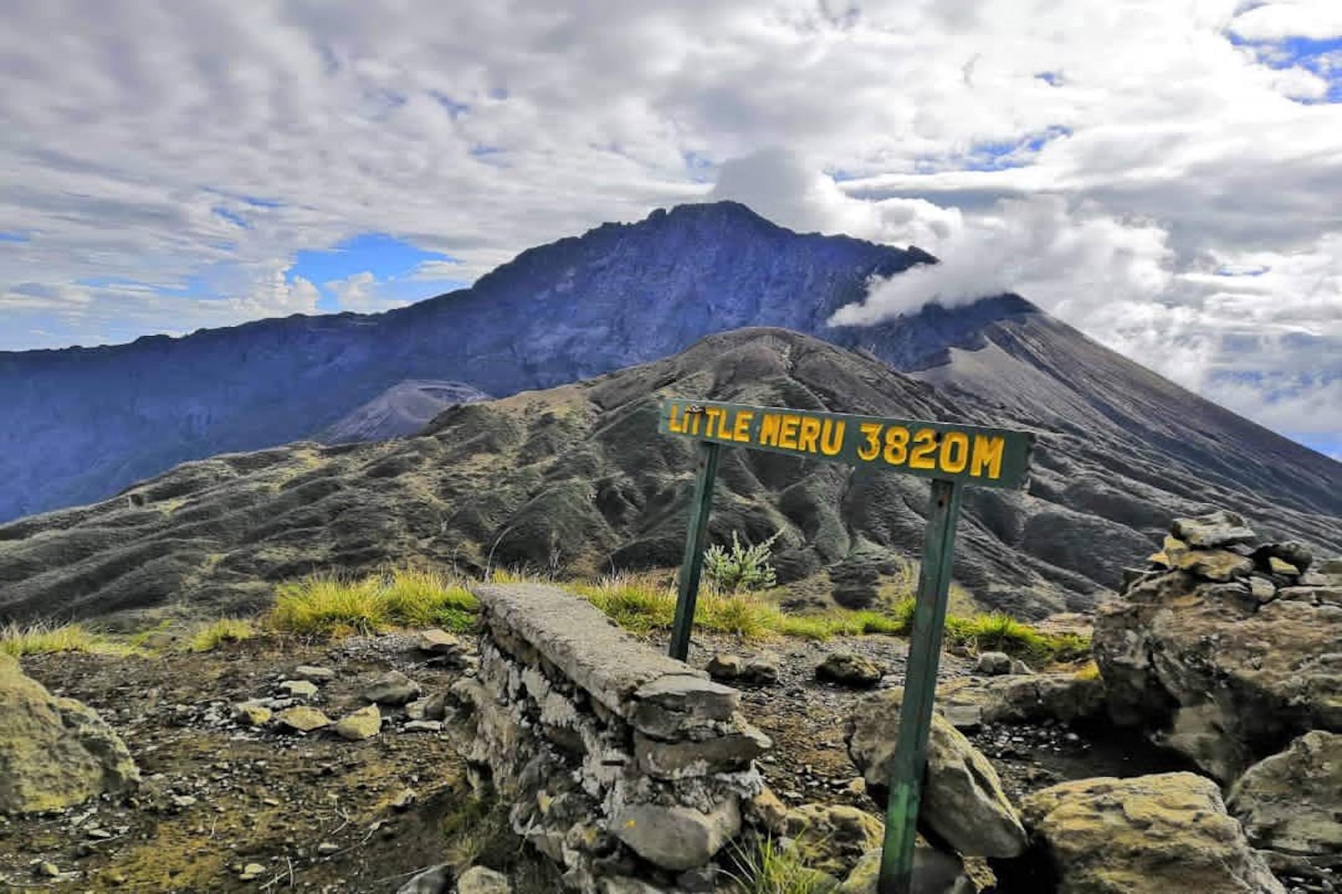 Climbing Mount Meru in 4 days (2/4) | Miriakamba Huts Camp (2,514 m ...