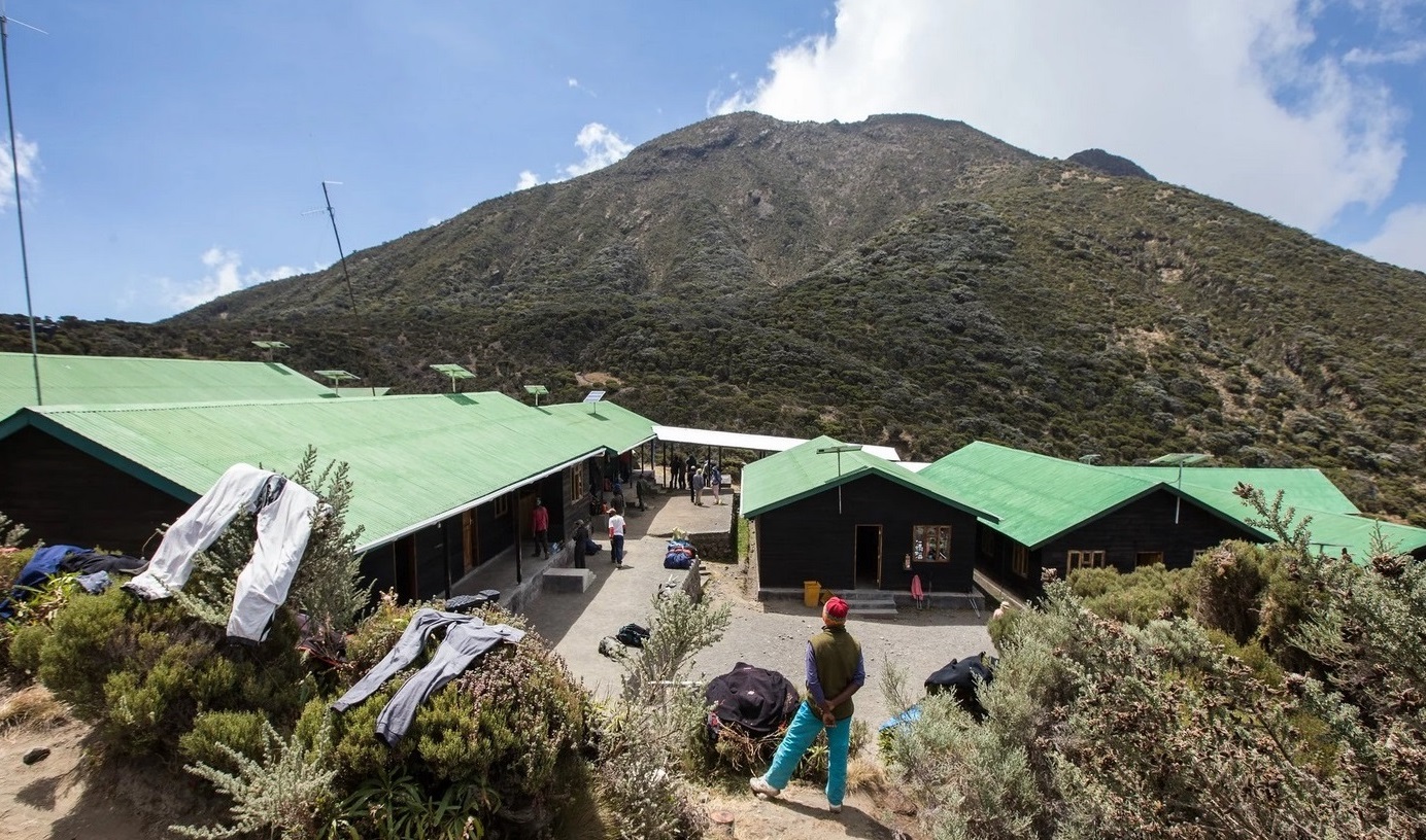 Climbing Mount Meru in 4 days (2/4) | Miriakamba Huts Camp (2,514 m ...